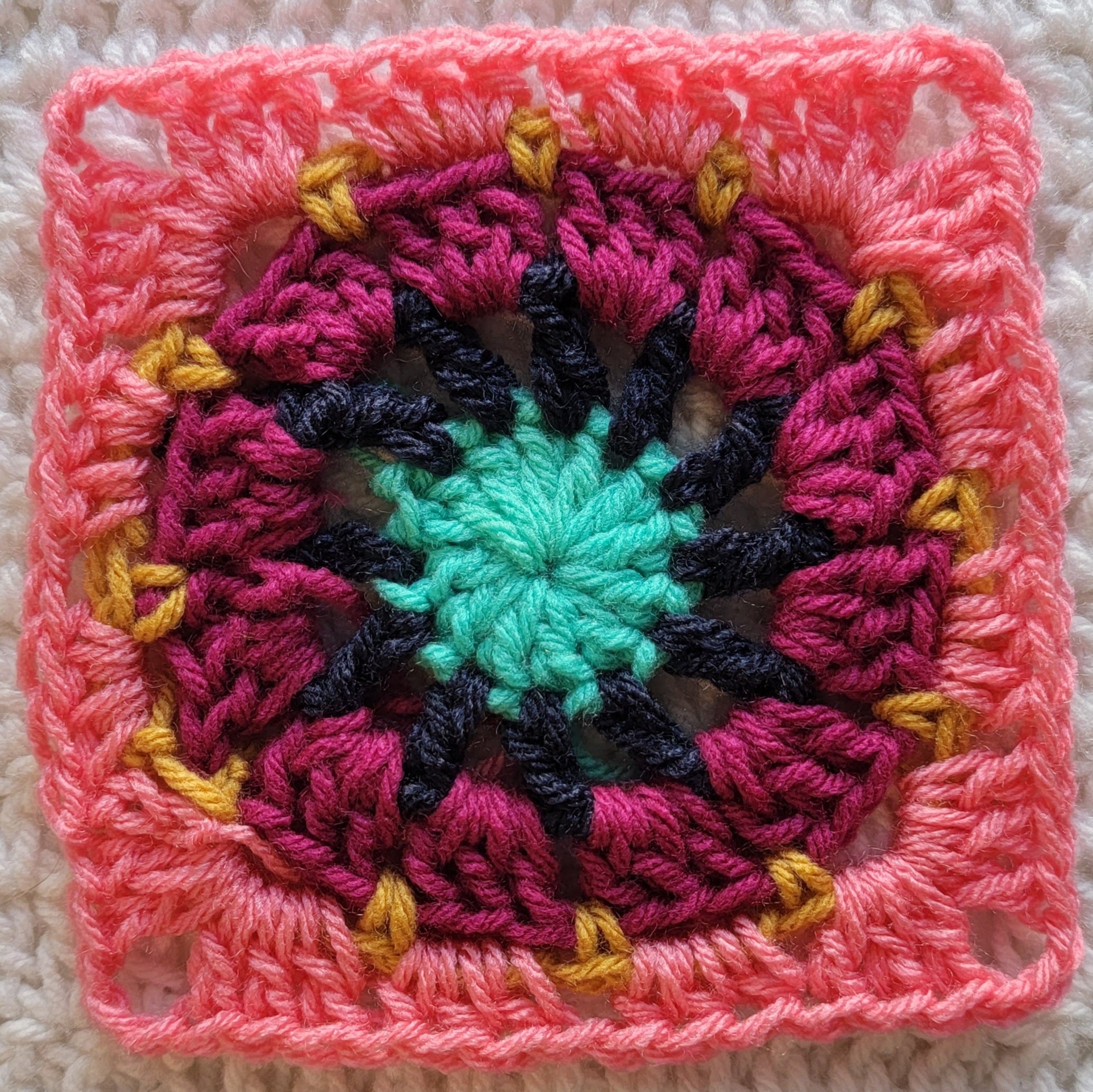 Free Crochet Pattern: Golden Circle Granny Square! – crochetmelovely